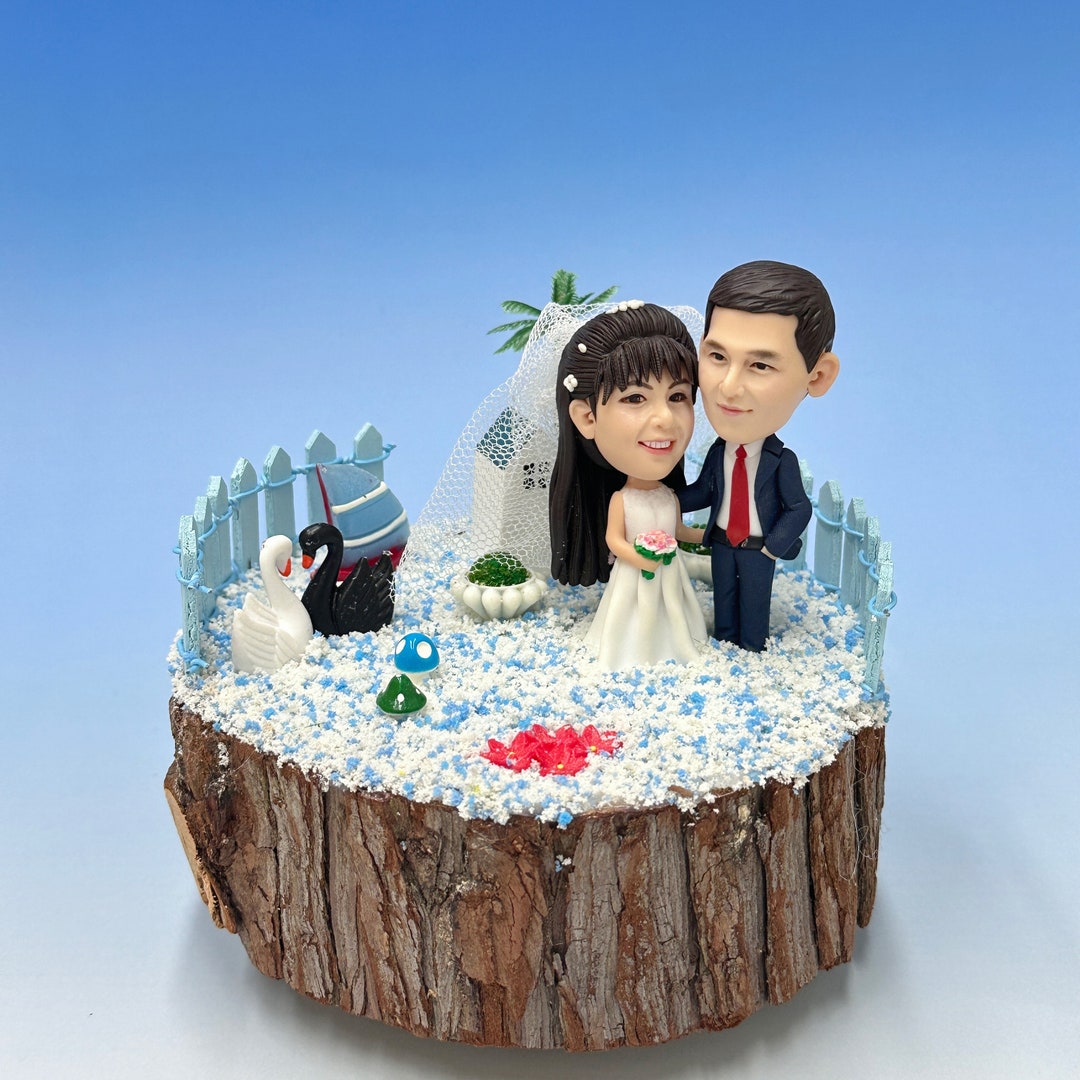 Bobblehead With Miniature,custom Bobbleheads Figures From Photos ...