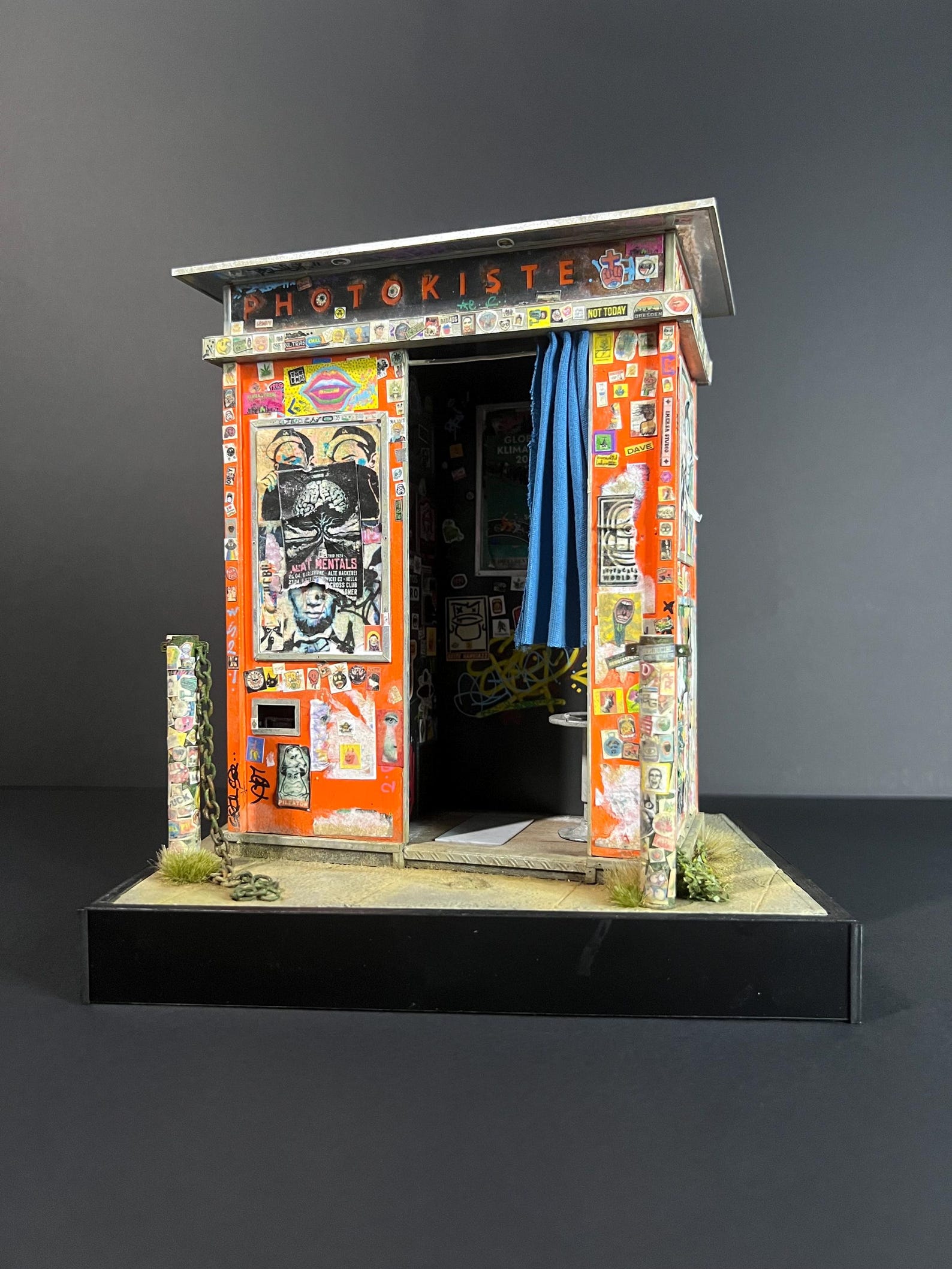 Vintage Photo Booth Diorama Hyper-realistic Miniature Captivating 1:12 ...