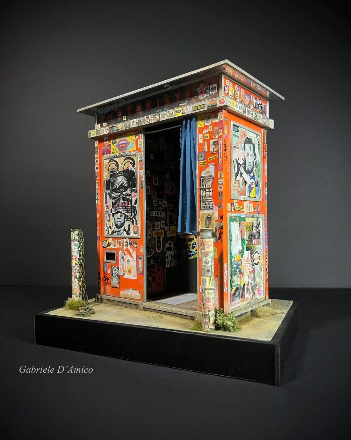 Vintage Photo Booth Diorama Hyper-realistic Miniature Captivating 1:12 ...