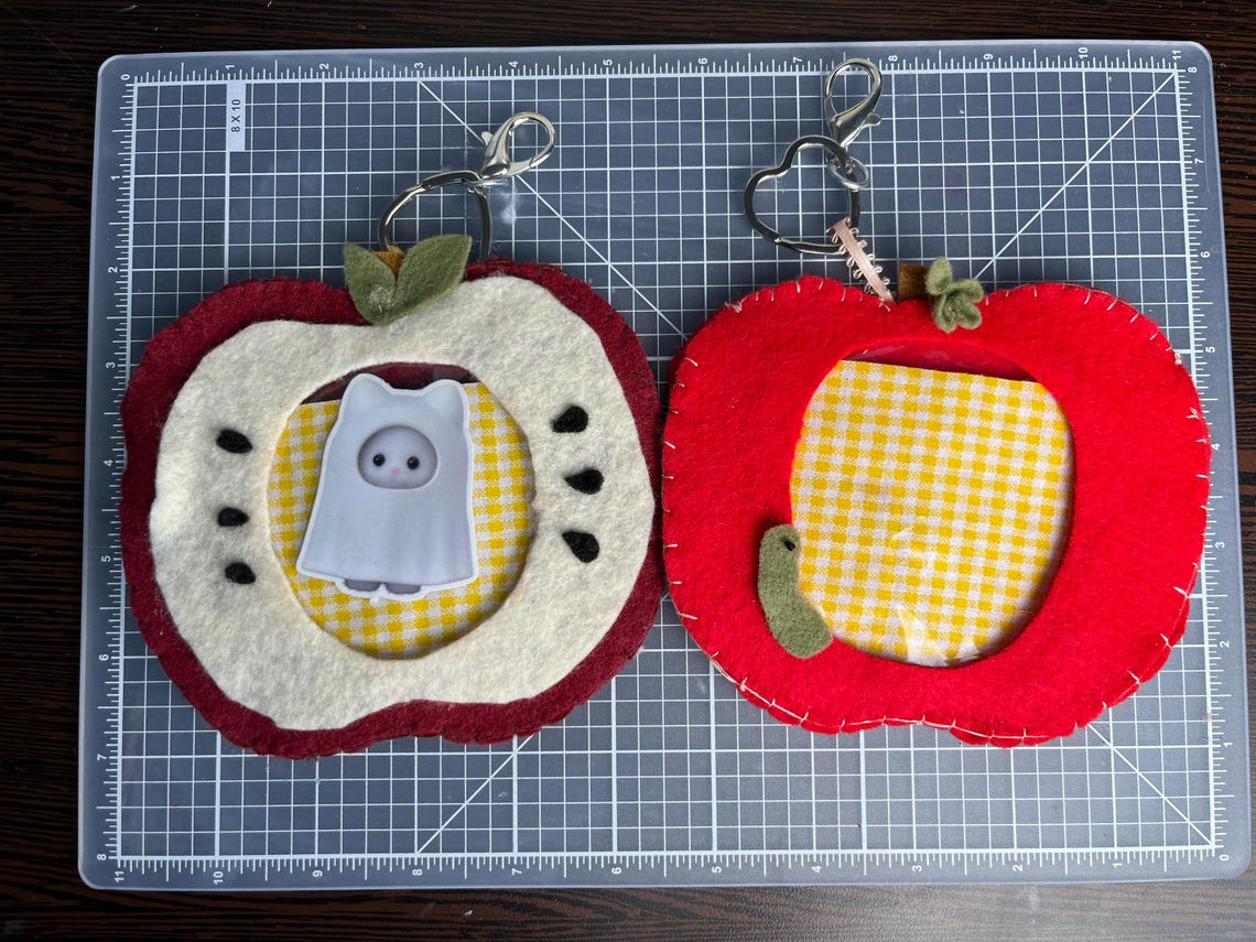 Handmade Felt Figurine Holder / Photocard Holder Keychain - Etsy