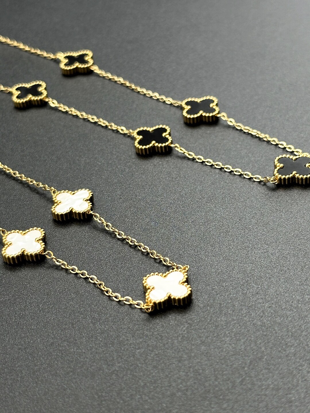 Necklace Van Cleef, Van Cleef Gold Chain Clover Design Black and Mother ...
