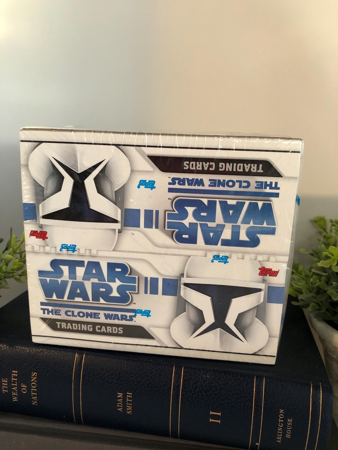 Star Wars the Clone Wars Trading Cards. Box of 24 Packs With 7 Cards ...