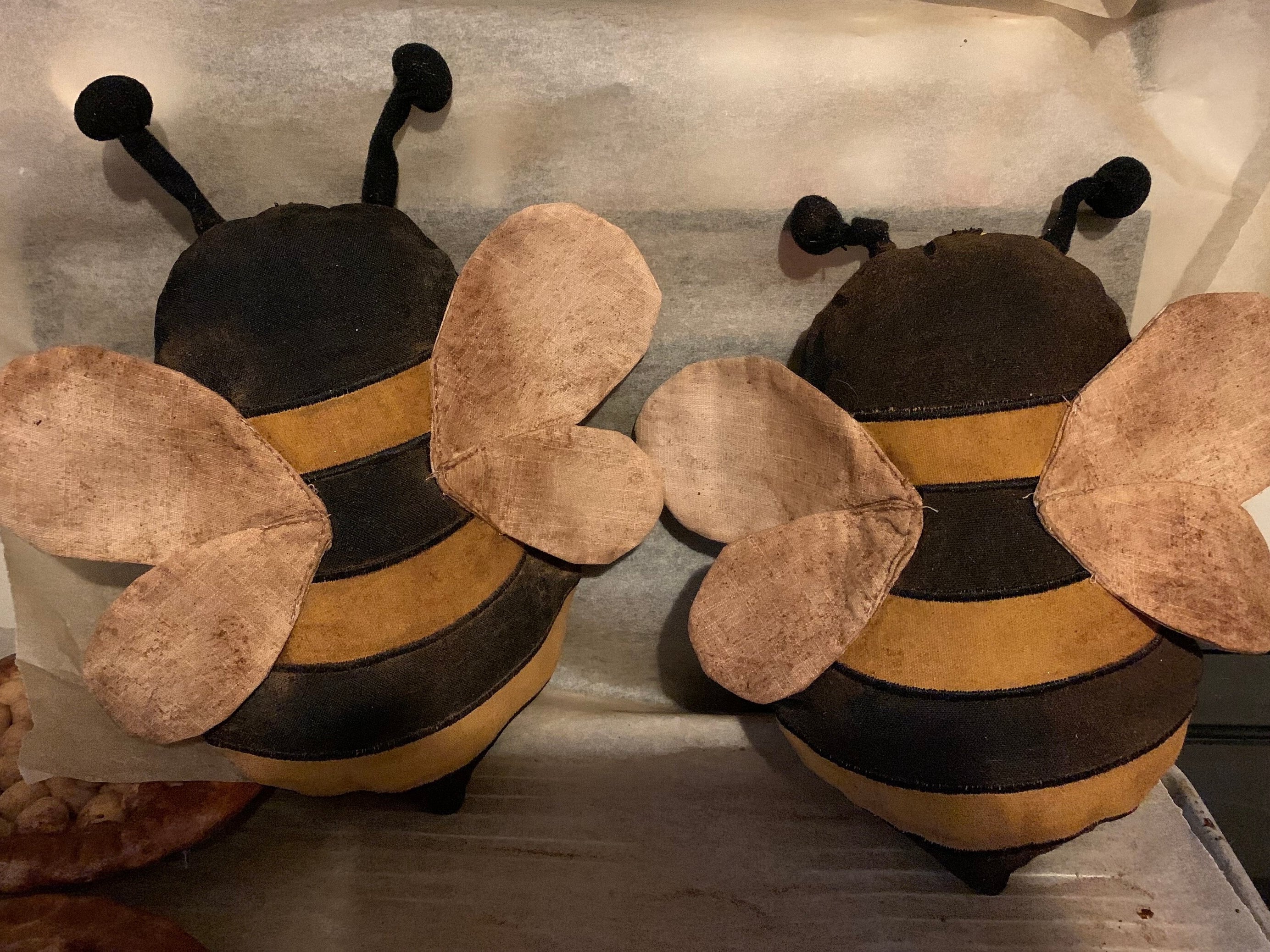 Primitive Fabric Bee Prim Bee Primitive Bee Shelf Sitter Tiered Tray ...