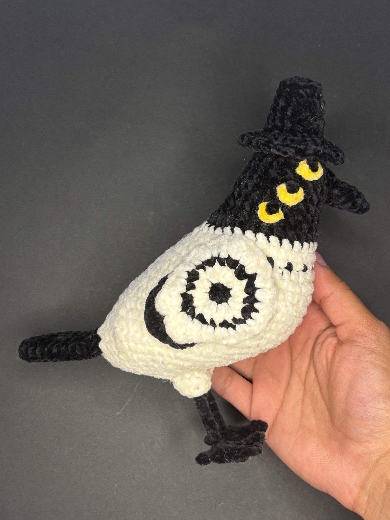 Crochet Sussie the Magpie PDF Pattern | Amigurumi Plushie, Kpop Demon ...
