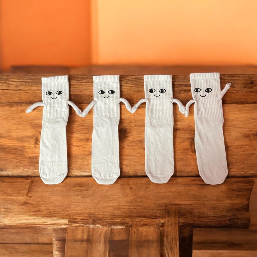 Magnetic Love Socks - Valentine's Day Gift for Couples - Holding Hands ...