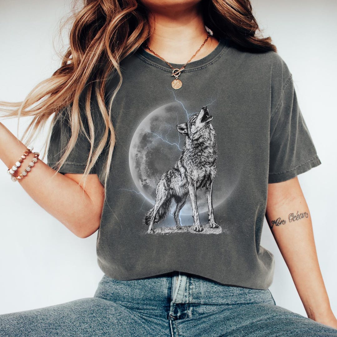 Comfort Colors® Vintage Howling Wolf 90s 2000s Graphic T-shirt Wolf ...
