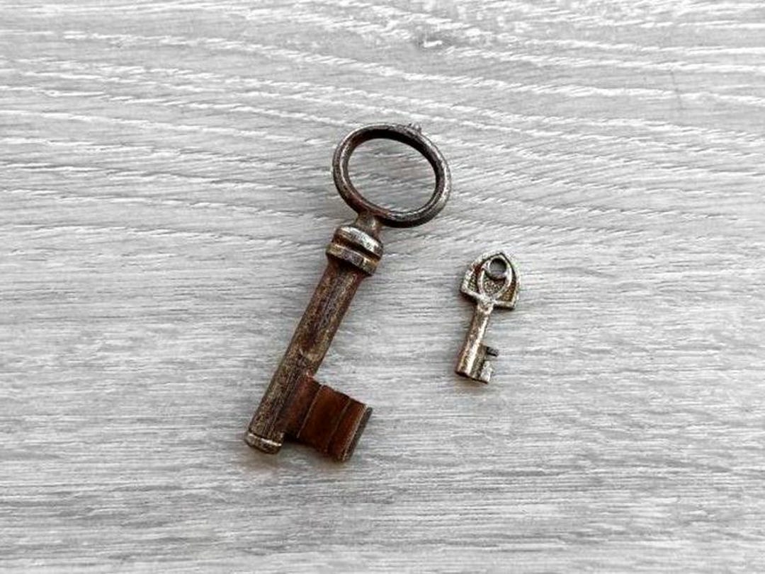 Vintage Old Skeleton Keys Set of 2 Big and Small, Primitive Key, Rustic ...