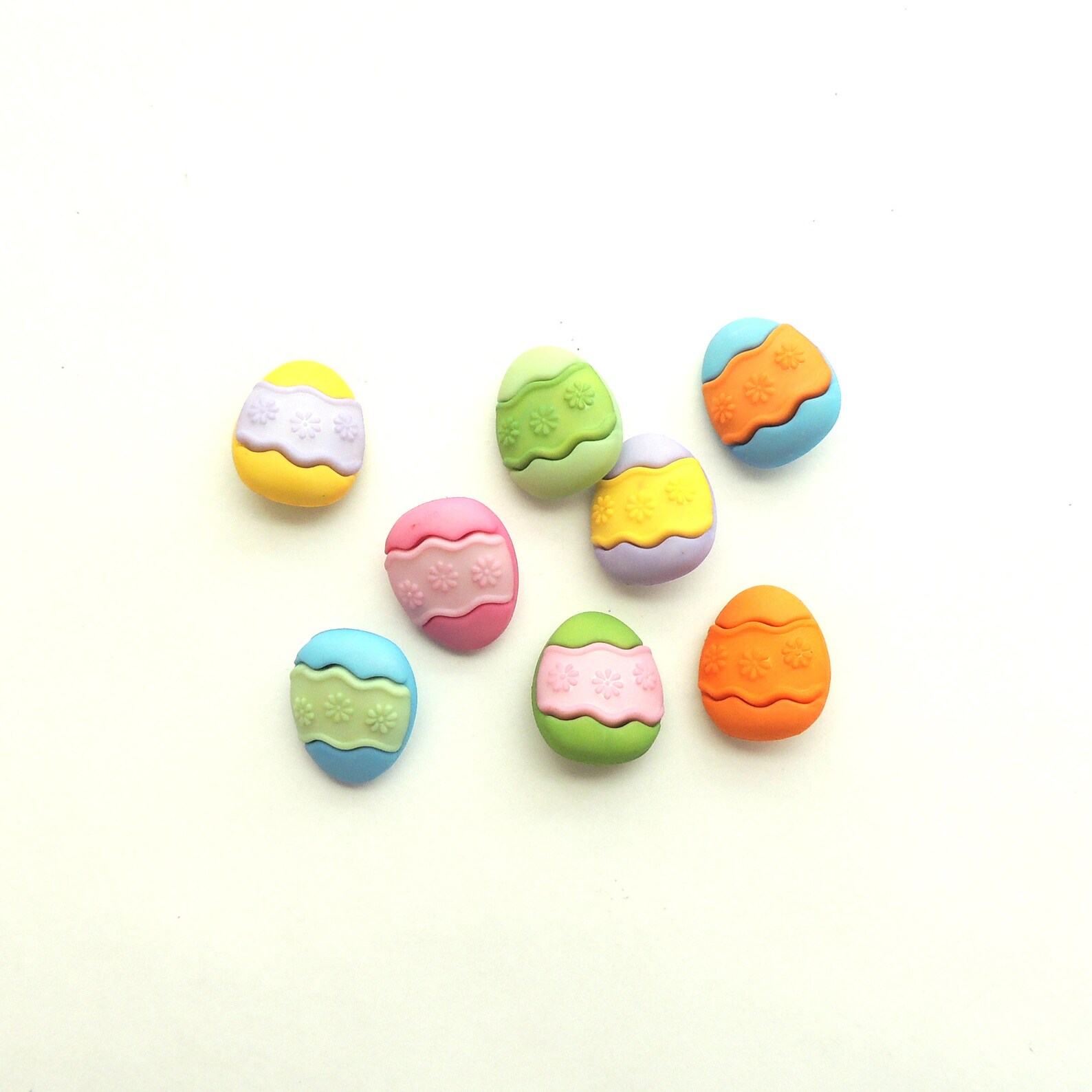 Egg Hunt Buttons by Buttons Galore // Easter Craft | Etsy