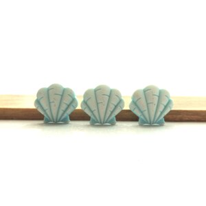 Fan Seashell Buttons by Buttons Galore : Beach Craft Embellishments ...