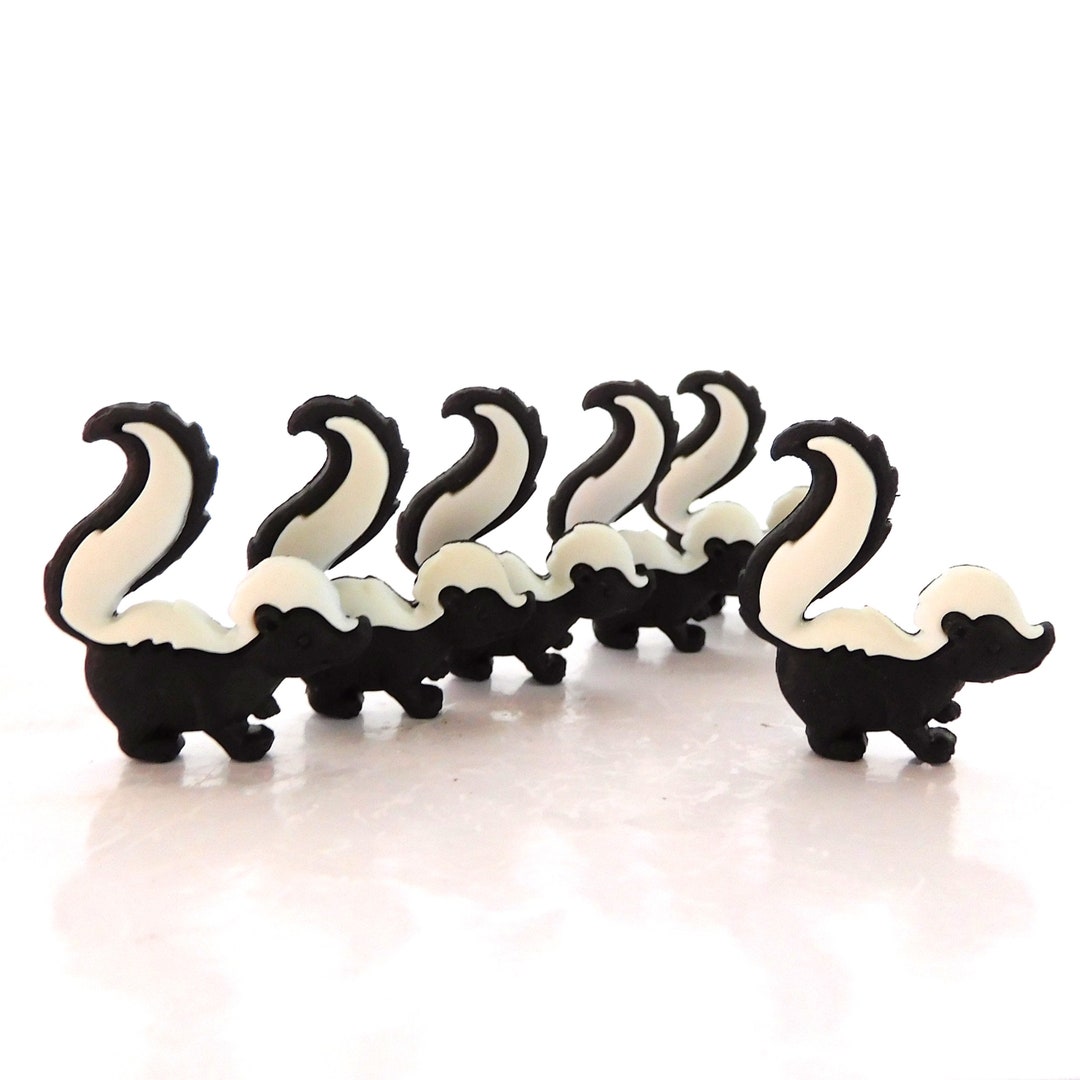 Crouching Skunk Buttons by Dress It up // Wild Animal Embellishments ...