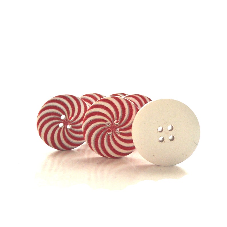 Red and White Spiral Wood Buttons // Christmas Holiday Craft | Etsy