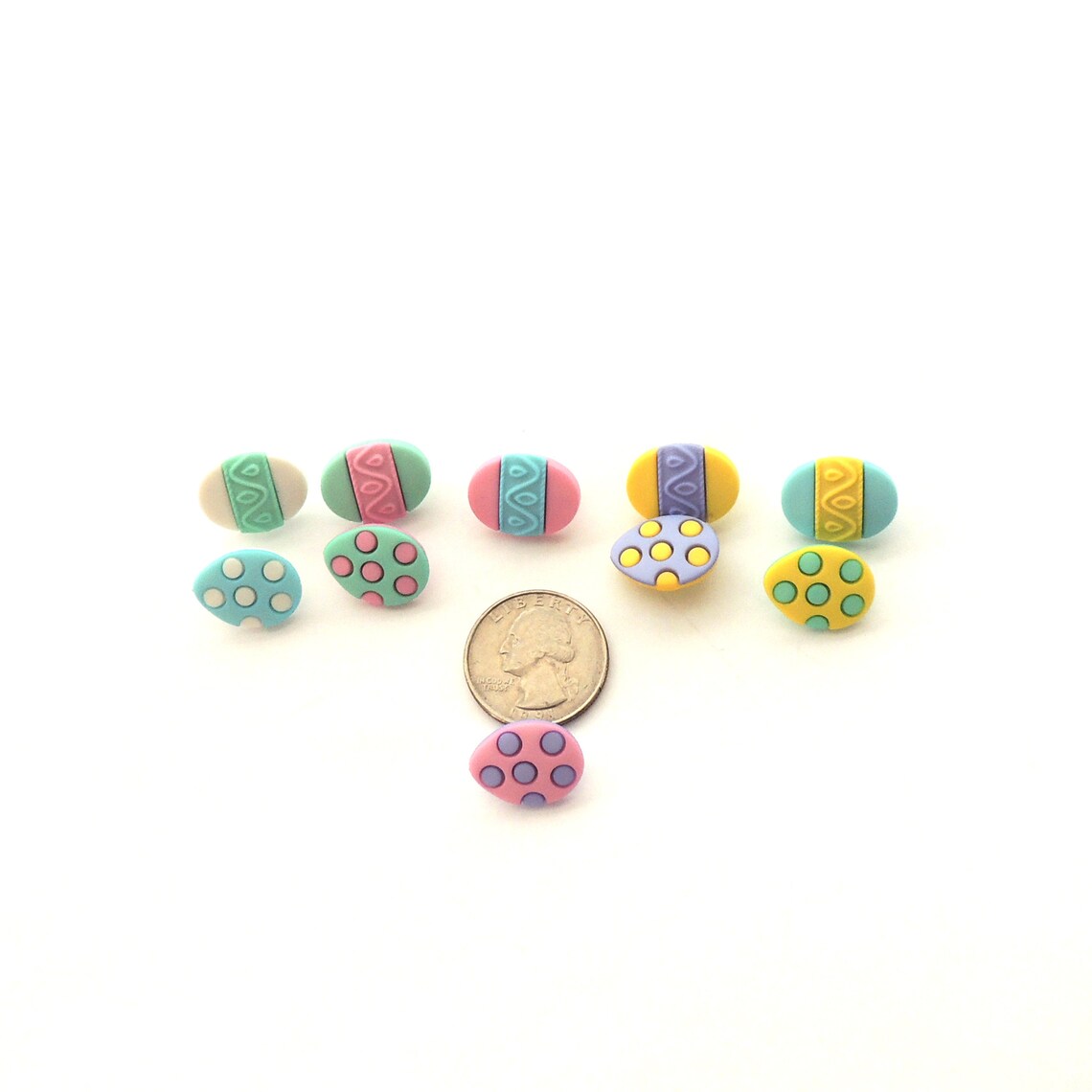 Painted Eggs Buttons by Dress It Up // Easter Novelty Sewing | Etsy