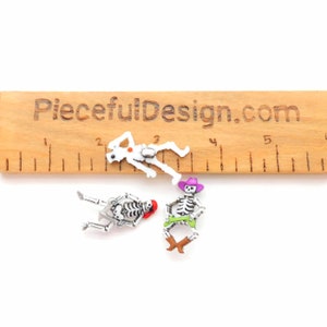 Bone-ified Characters Buttons by Dress It up / Novelty Halloween ...