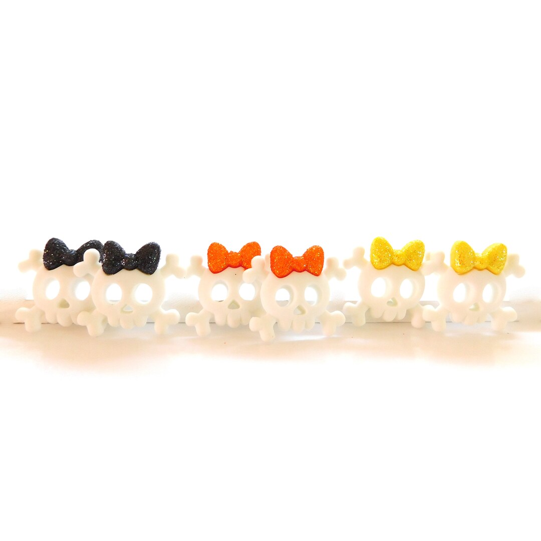 Skulls and Bows Buttons by Dress It up / Halloween Skeleton ...