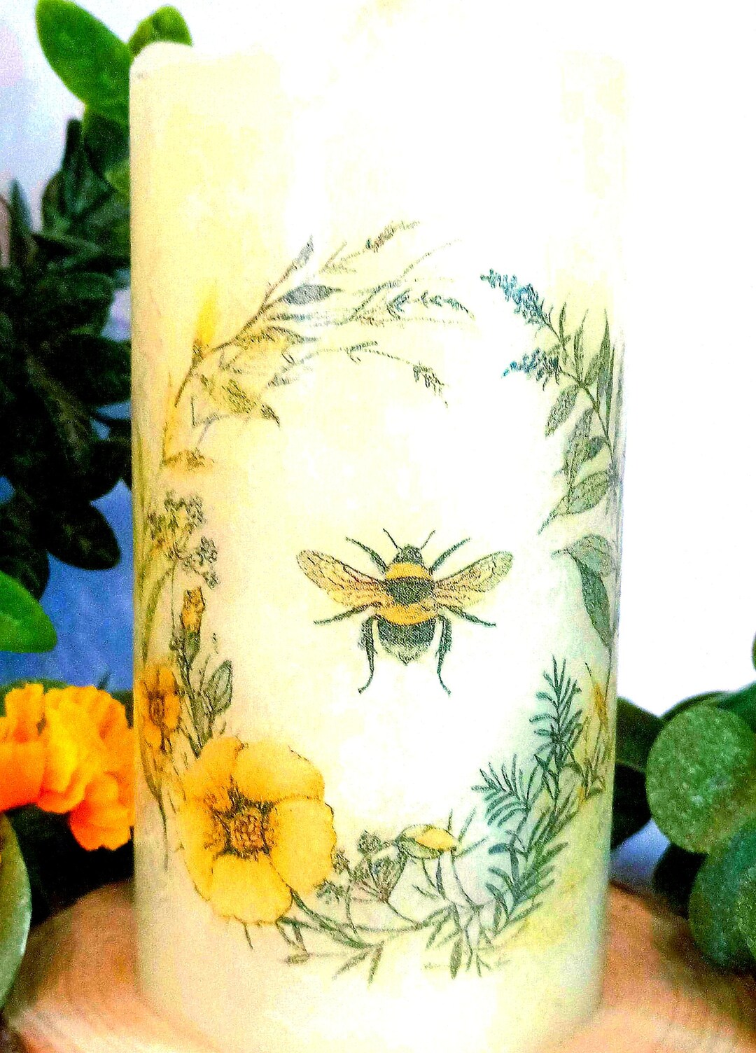 BEE FLAMELESS CANDLE W/timer/bee Candle/bees/bee Lover/night Light ...
