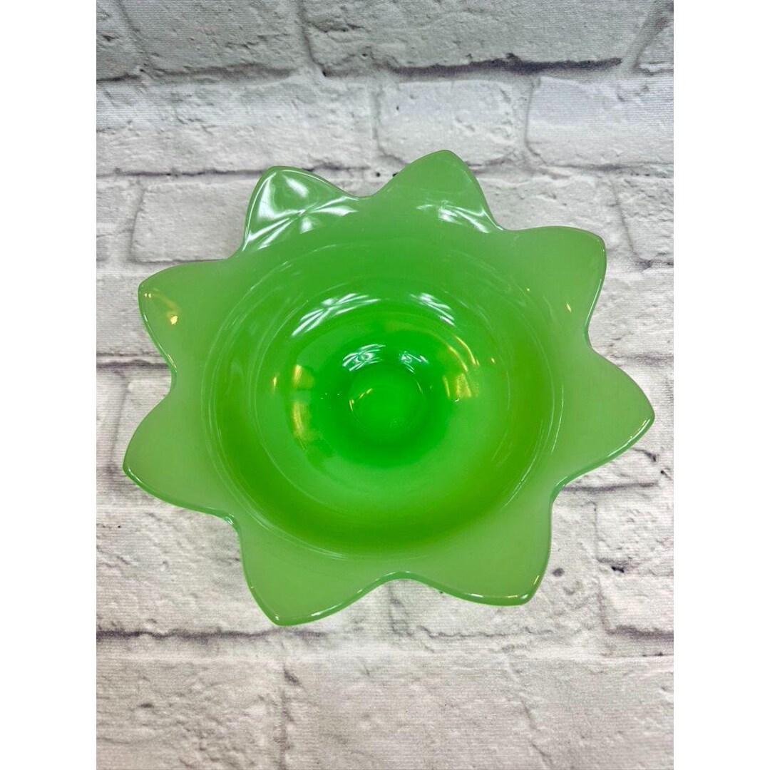 Vintage 1930s Fenton Jadeite Green Glass Flower-shaped 9 Bowl With 8 ...