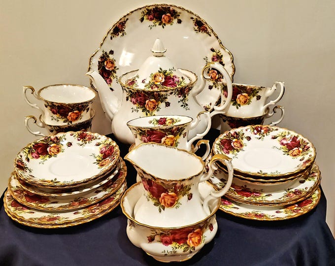 Quintessentially English Vintage 22-piece Royal Albert Old Country ...
