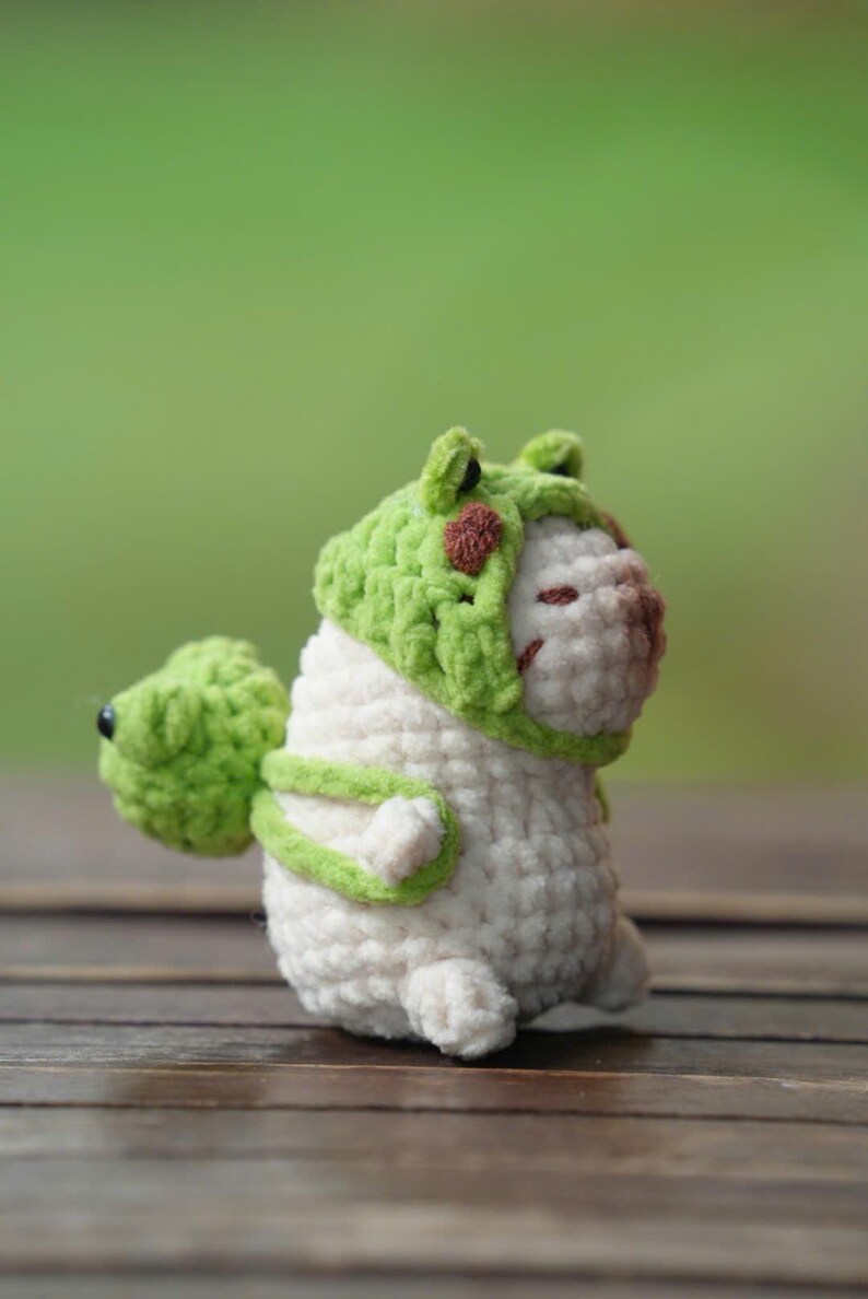 Cuashop - Adorable Capybara Keychain – Handmade Crochet Charm - Etsy