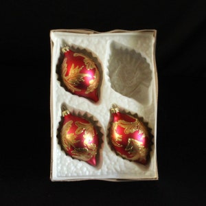 Commodore Christmas Classics Glass Christmas Tree Ornaments in Box ...