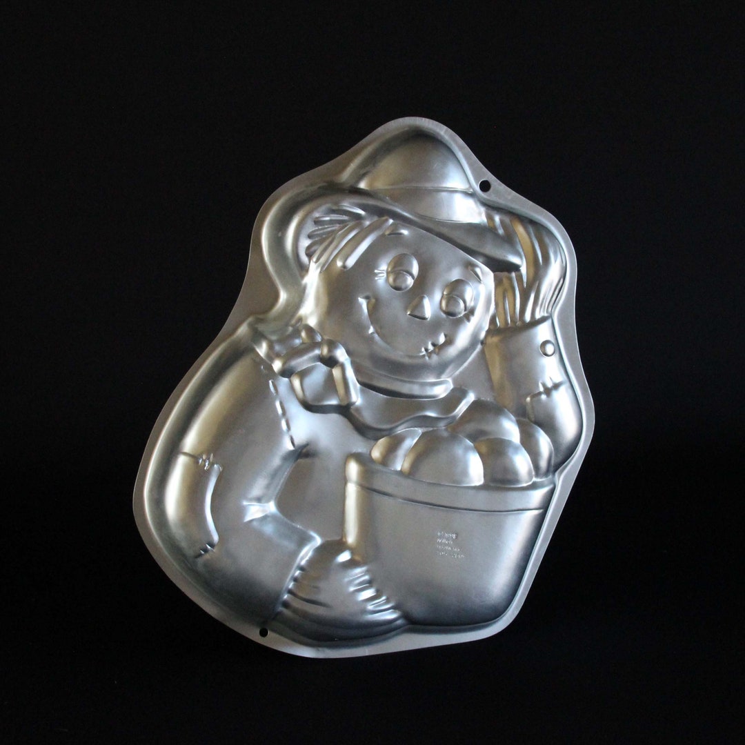 Wilton Scarecrow Cake Pan - Autumn Sheet Cake - 1998 Wilton Enterprises ...