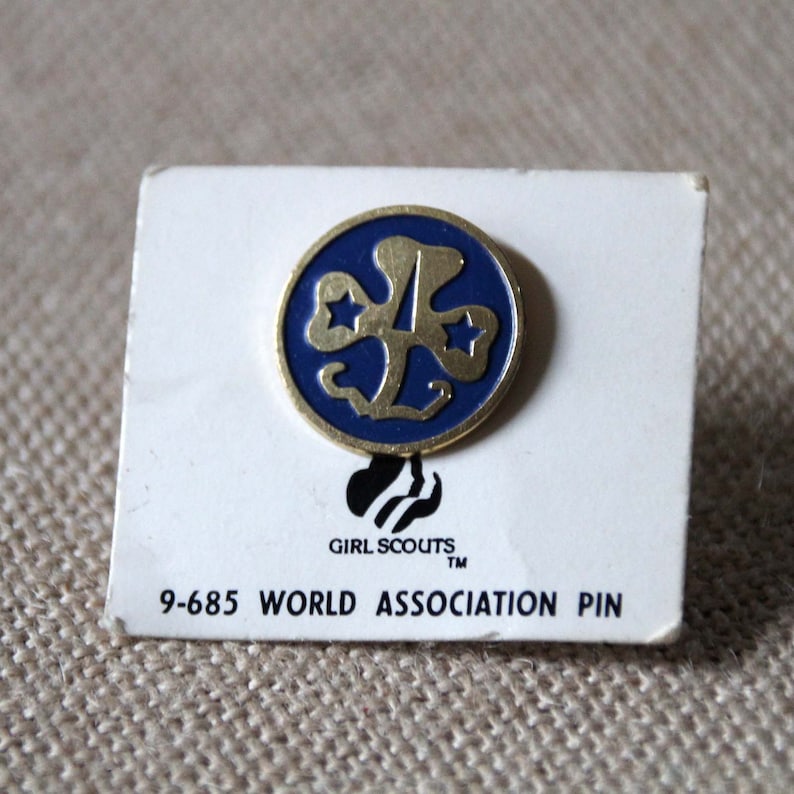 Girl Scout World Association Pin 9-685 - Uniform Pin - Collectible ...