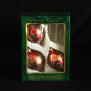 Commodore Christmas Classics Glass Christmas Tree Ornaments in Box ...