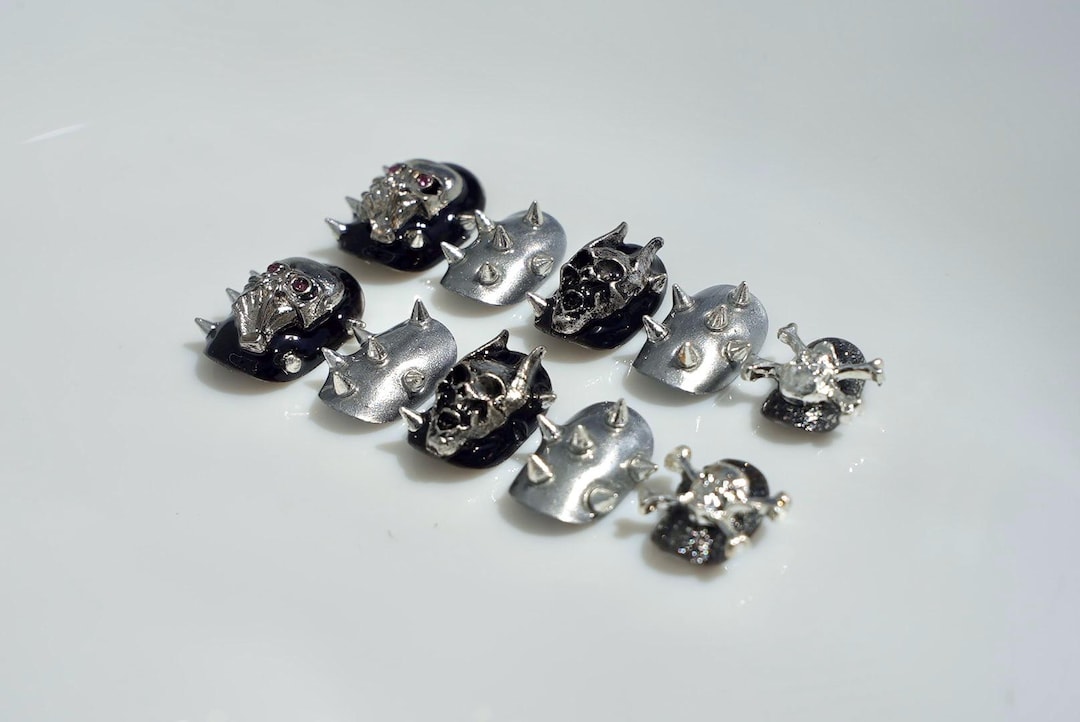 Metal Punk Nail Skull Art With Spikes | Y2k Black & Silver Short Press ...