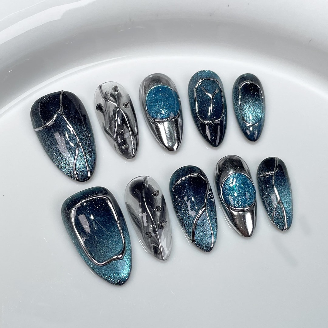 Almond Nails Blue Cateye Nails Chrome Nails Y2K Goth Nails |acubi-style ...