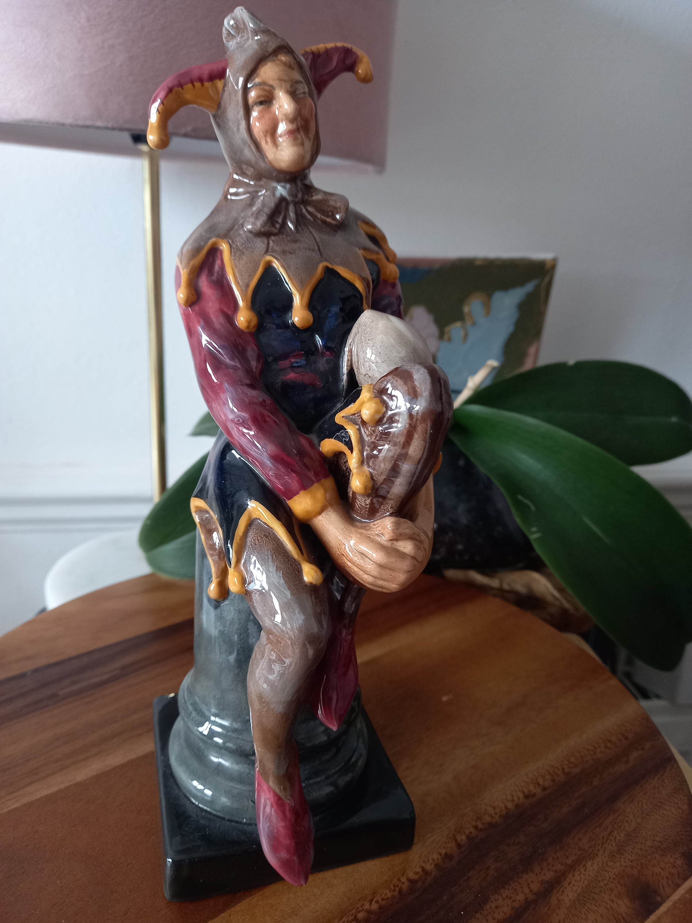 Royal Doulton Figurine jester, Number 2016. - Etsy