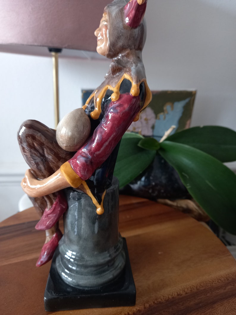 Royal Doulton Figurine jester, Number 2016. - Etsy