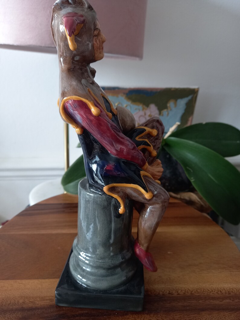 Royal Doulton Figurine jester, Number 2016. - Etsy
