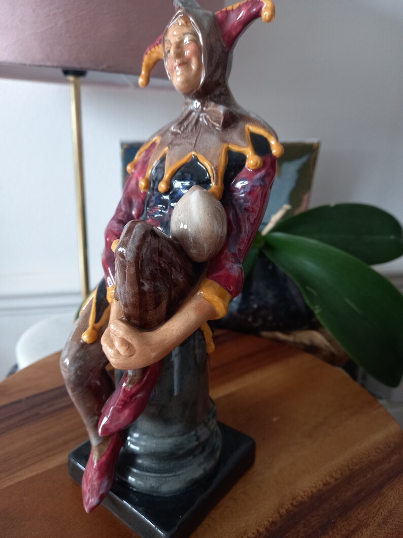 Royal Doulton Figurine jester, Number 2016. - Etsy
