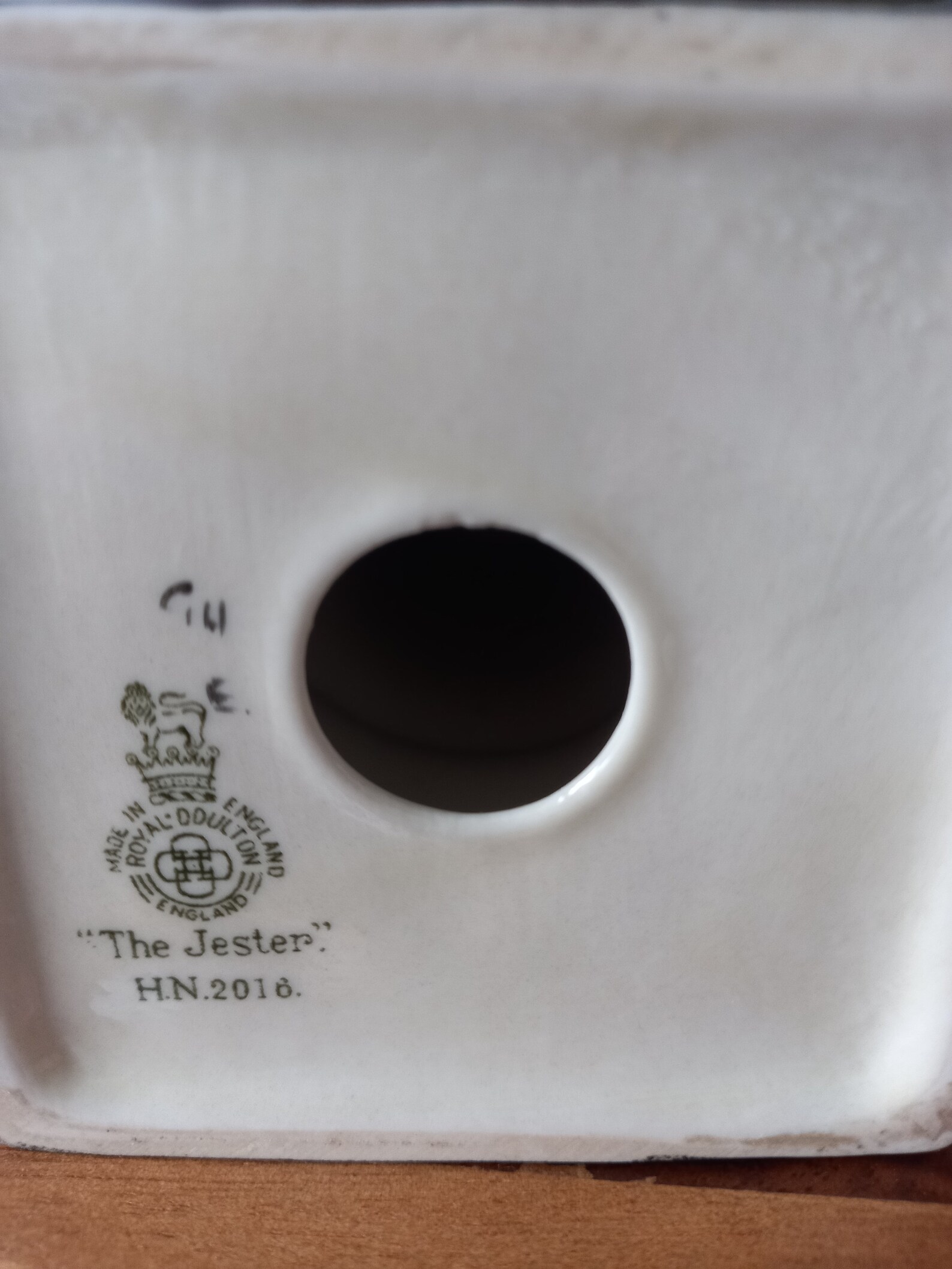 Royal Doulton Figurine jester, Number 2016. - Etsy