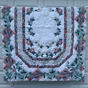 Arch Quilts Colorful Quilt With Hand Appliquéd Details Hawthorne, NY ...