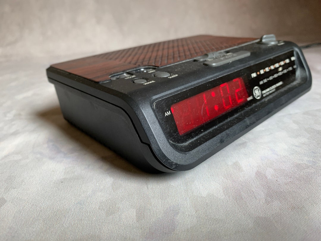 General Electric Alarm Clock and Radio - Model 7-4613B - Faux Woodgrain ...