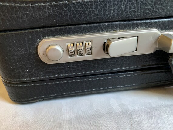 Expanding briefcase - textured black exterior - 1990s - Gem