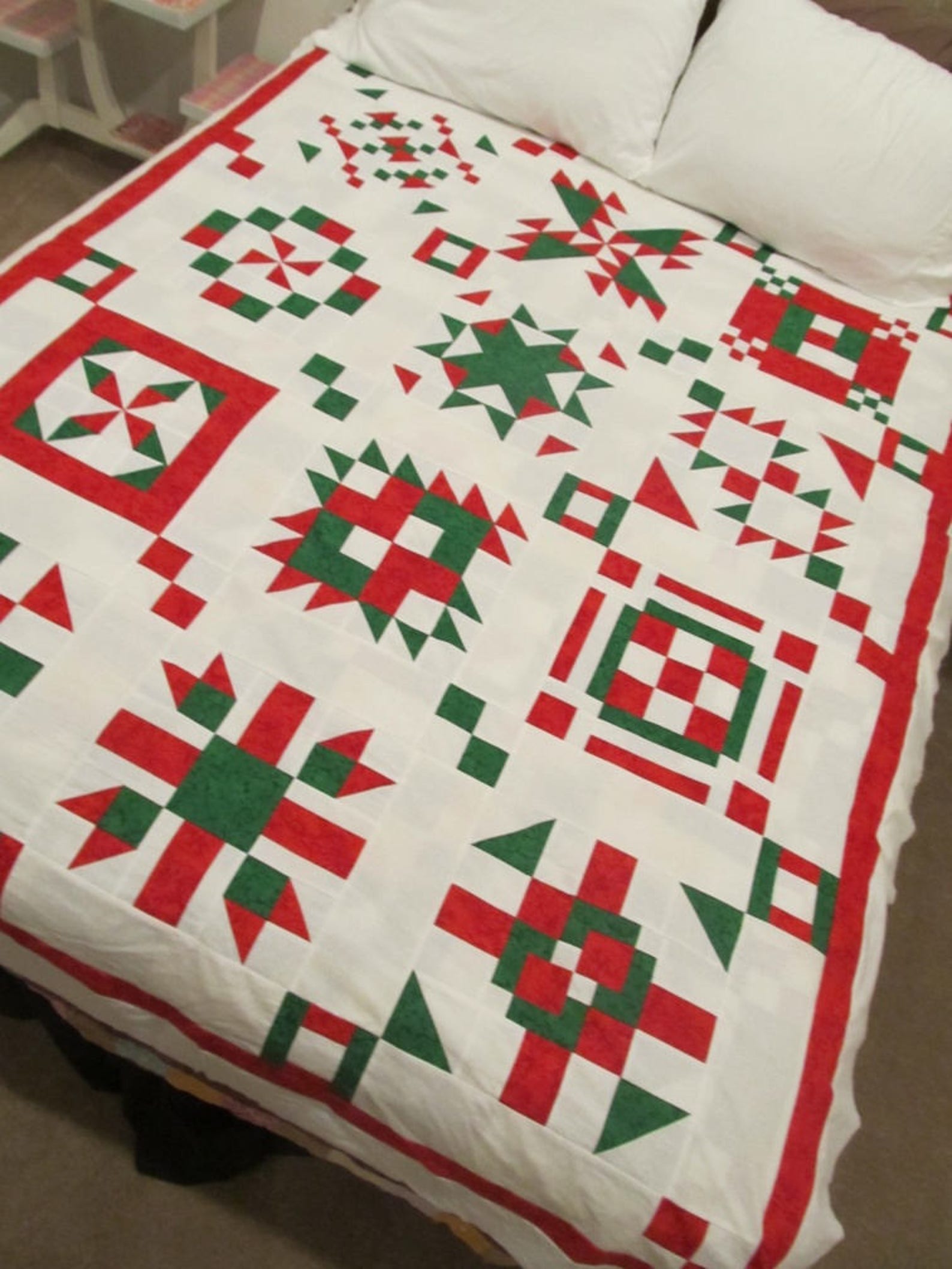 A Holiday Quilt Pattern Book Complete Cutting and Sewing Instructions ...