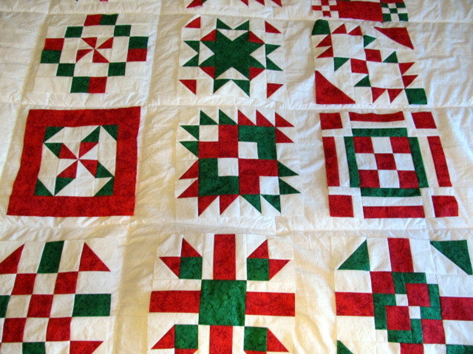 A Holiday Quilt Pattern Book Complete Cutting and Sewing Instructions ...