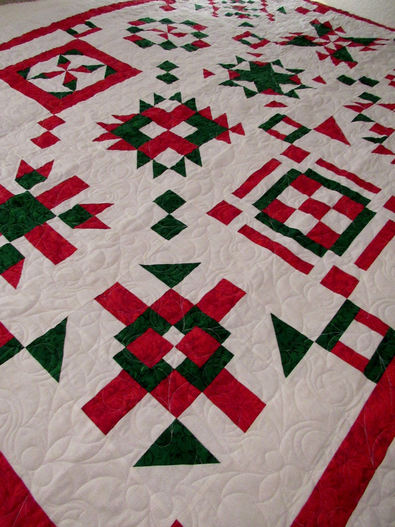 A Holiday Quilt Pattern Book Complete Cutting and Sewing Instructions ...