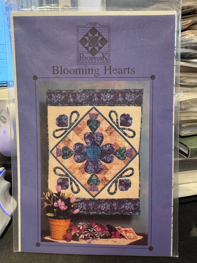 The Patchwork Collection - Blooming Hearts - Finished Size 21" X 28 1/2 ...