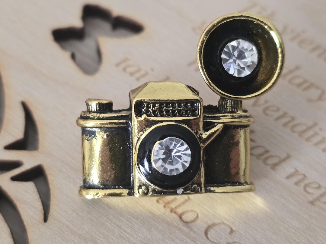 Vintage Photography Pin, Old Type Camera Brooch, Metal Alloy Pin, Black ...