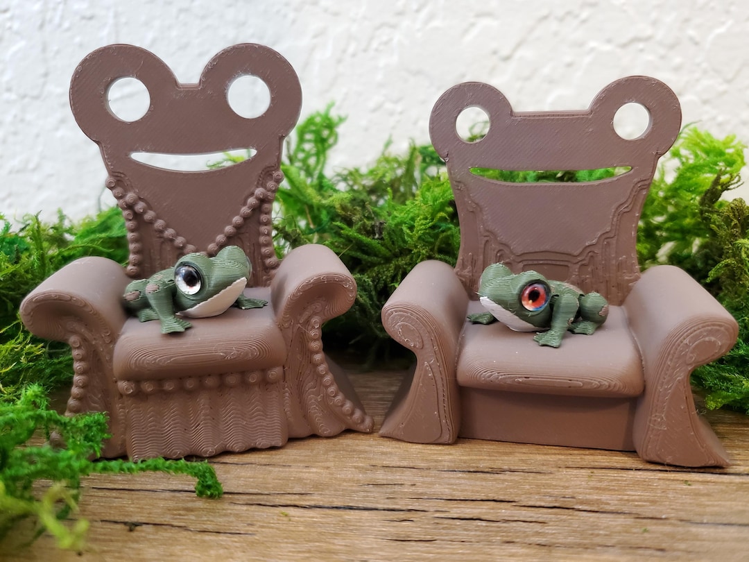 Frog Throne: Royal Amphibian Garden or Desk Decor - Etsy