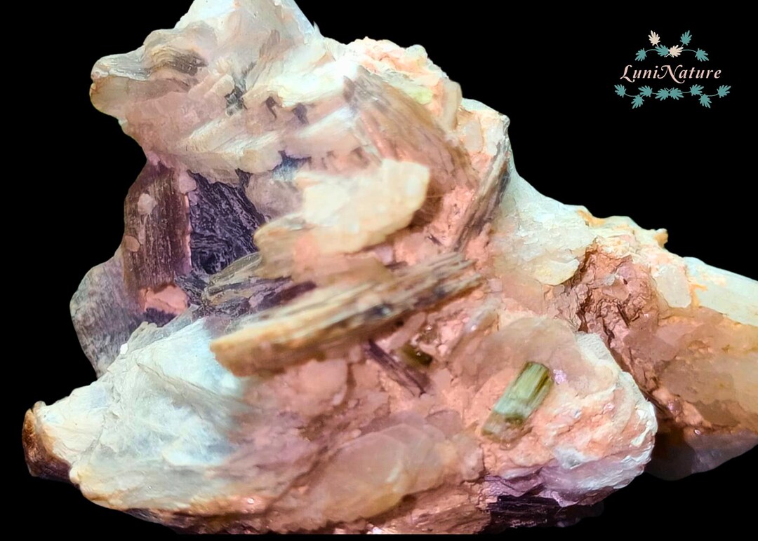 Exhibition Sample, Natural Mineral Cleavelandite, Muscovite Mica and ...