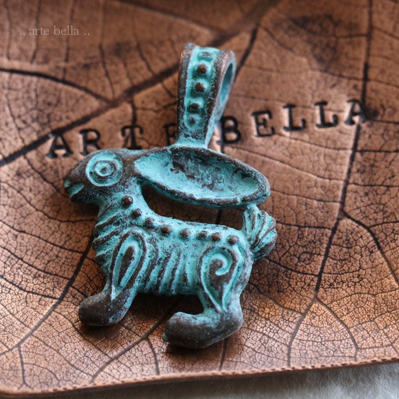 PATINA ETHNIC HARE .. 1 Mykonos Greek Rabbit Charm 18x20mm (M163-1)