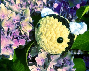 Buzzy Bee Crochet Keychain PATTERN: Whimsical Amigurumi Accessory for ...