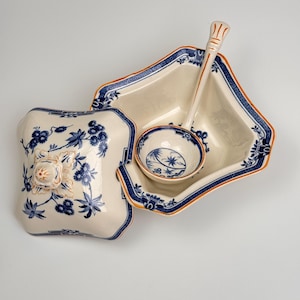 Vintage Wood Ware Kenya Vegetable Dish/ Sauce Tureen With Plate & Ladle ...