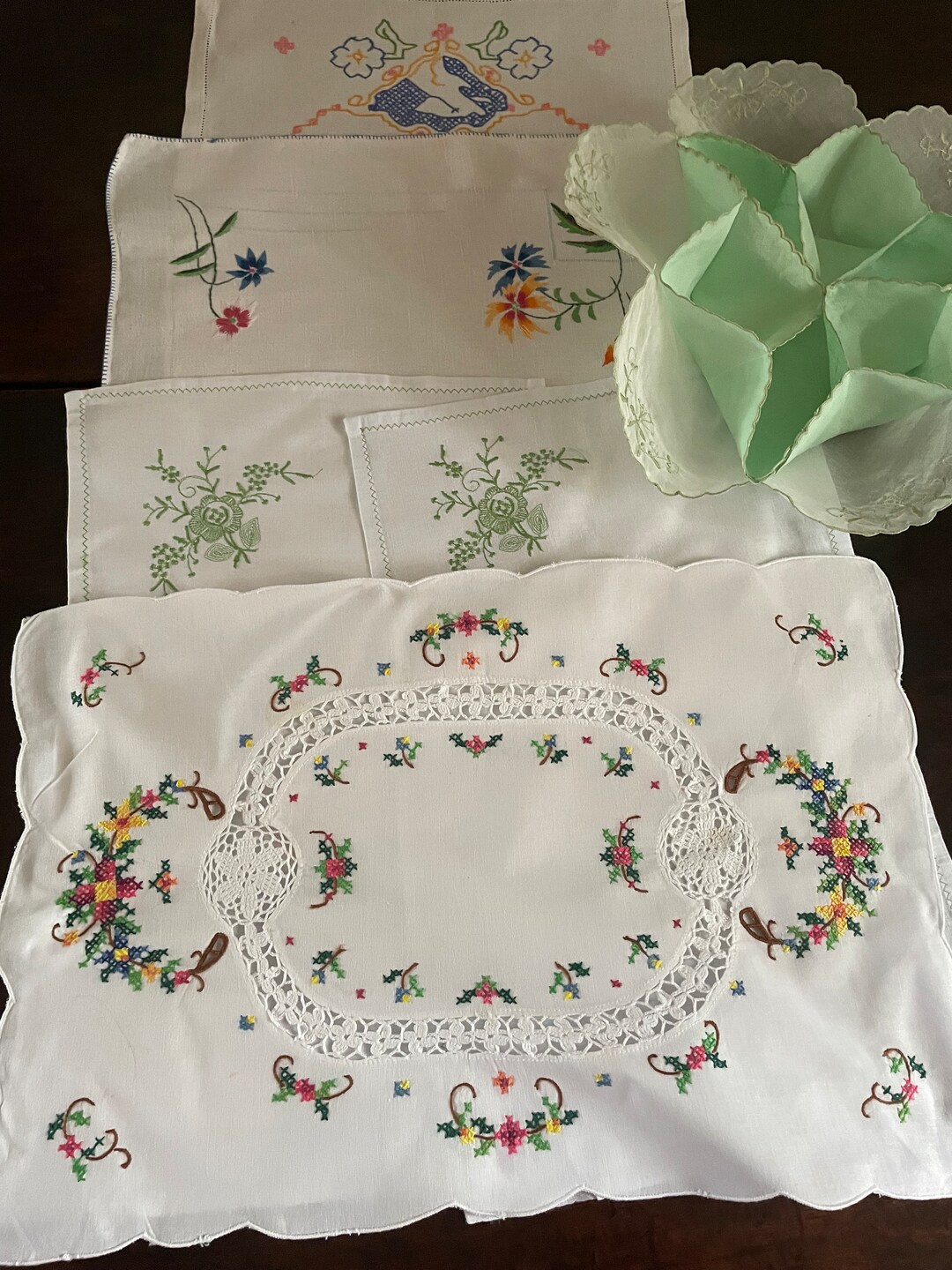 Vintage Embroidered Mats and Roll Holder - Etsy
