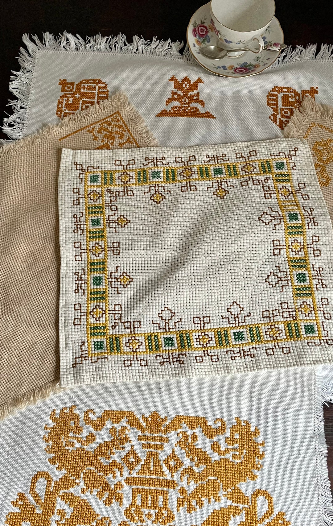 5 Yellow Gold Vintage Embroidered Mats - Etsy