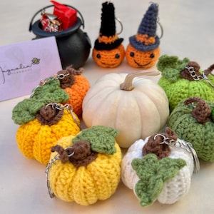 Crochet Pumpkin Keychain: Handmade Amigurumi Pumpkin Bag Charm for Fall ...