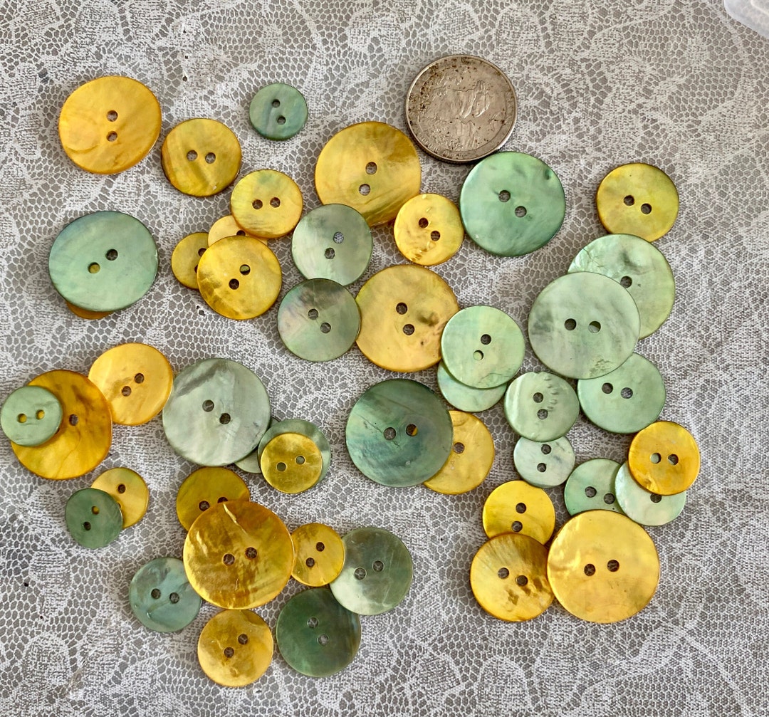 47 Agoya Buttons, Natural Shell, Round, Shades of Yellow and Gold Color ...